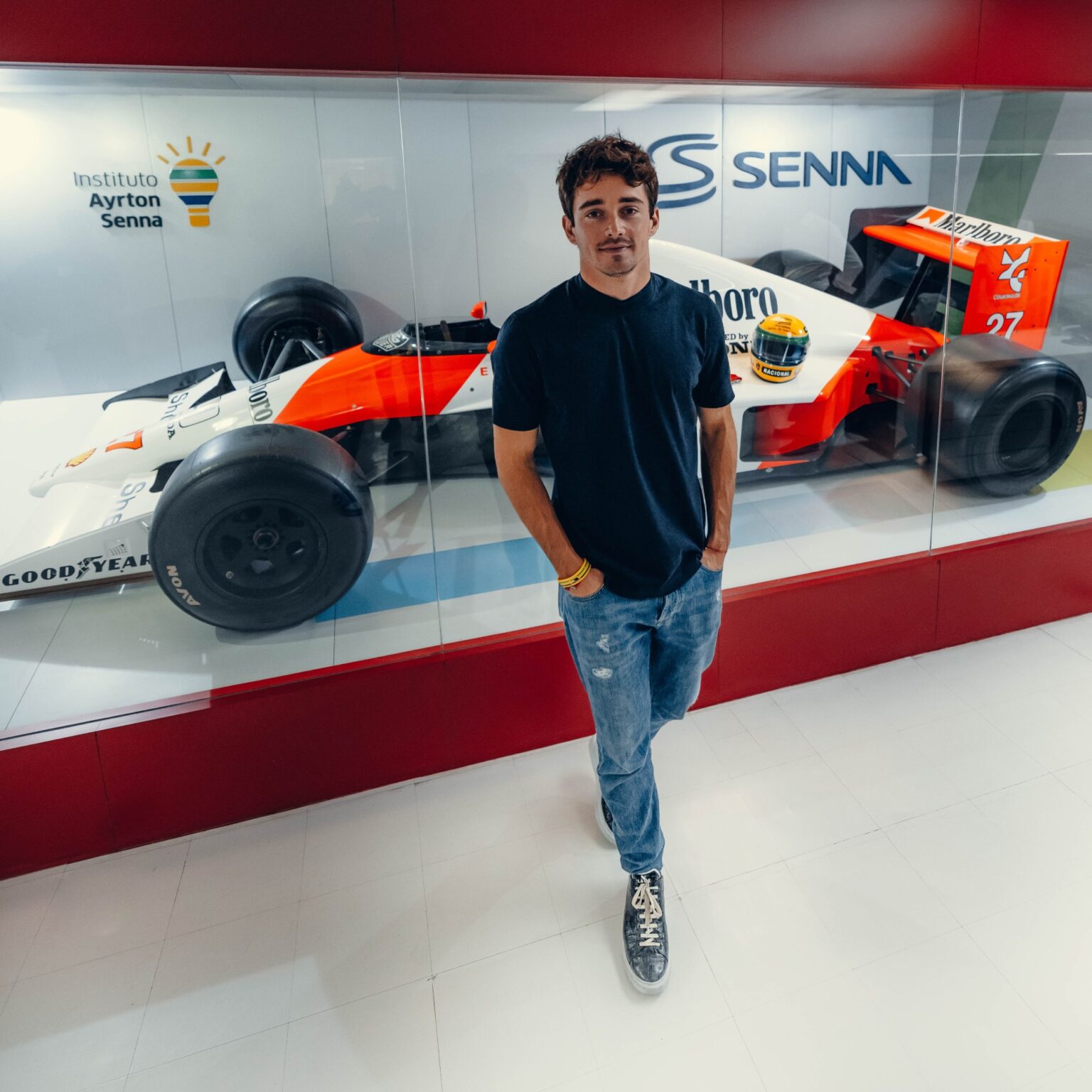 Rei de Mônaco, Ayrton Senna recebe homenagens da nova geração da ...